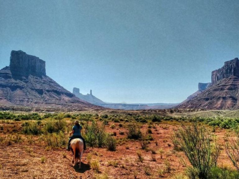 Dude Ranches Open in April | DudeRanch.com